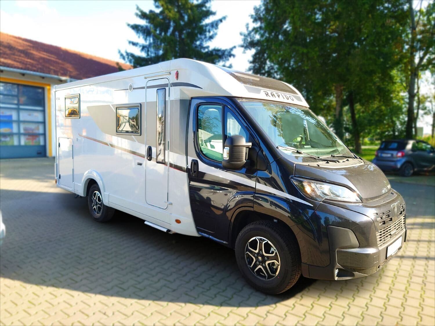 Kaufe Rapido Wohnmobile: Komfort trifft französische Eleganz 🚐